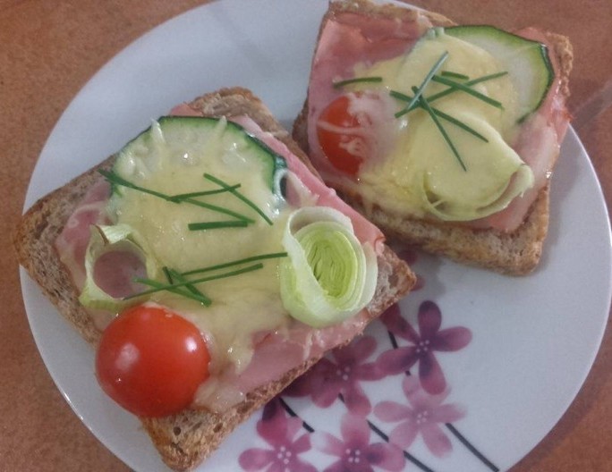 Zapečené toasty so šunkou, zeleninkou a syrom Karička - karicka.sk